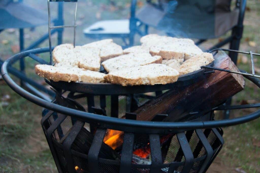 How to easily cook toast when camping (with minimal gear)