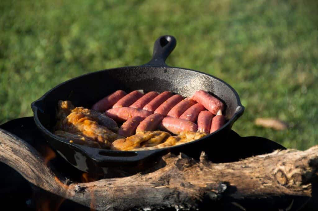 50 easy camping meal ideas anyone can do (In Australia)