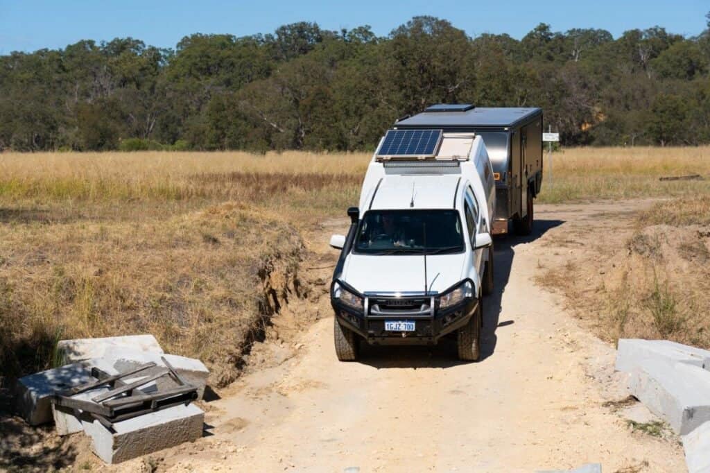 How to install a permanent solar panel on your 4WD