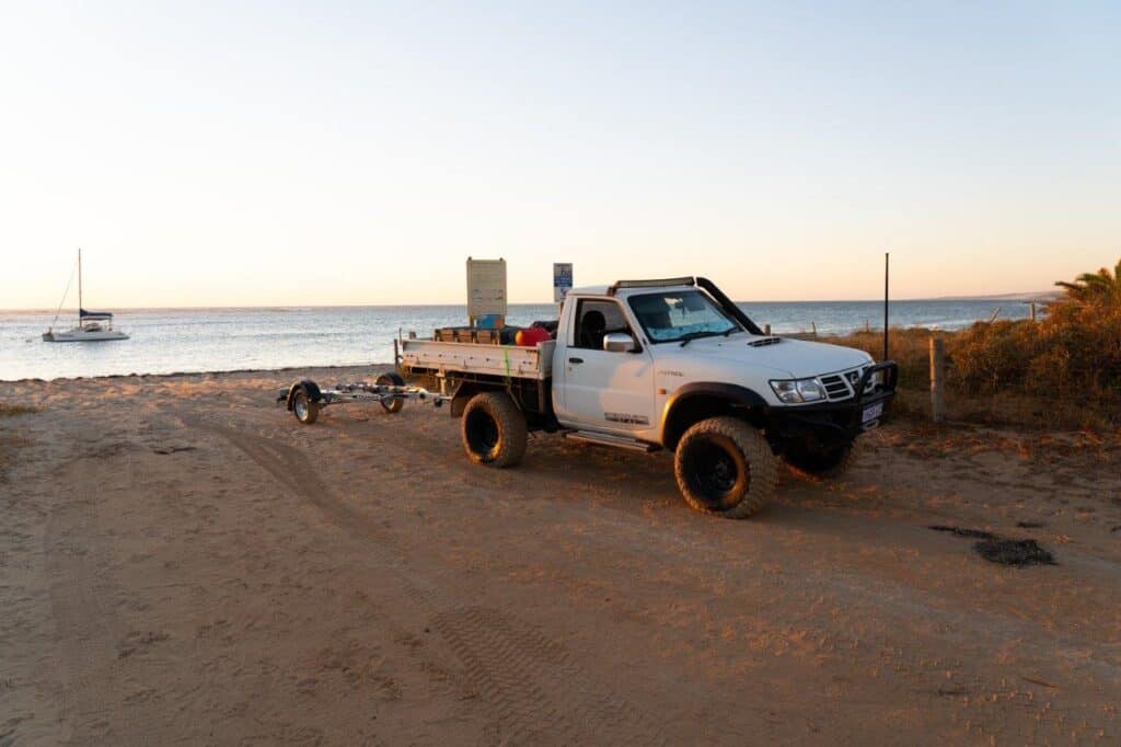 How to beach launch a boat with your 4WD