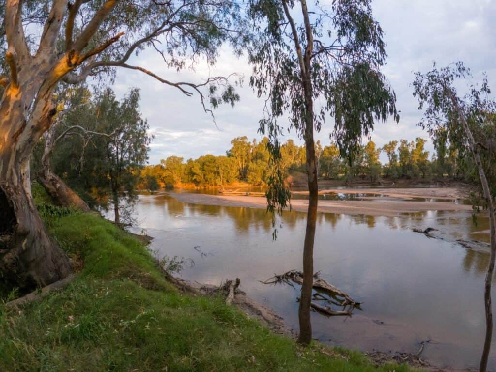 Shallow Crossing Campground; stunning riverfront camping - 4WDing Australia