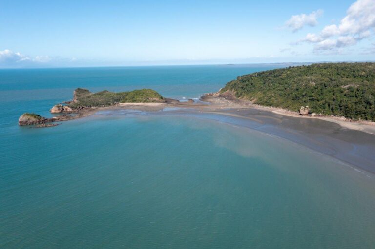Ball Bay, Cape Hillsborough National Park